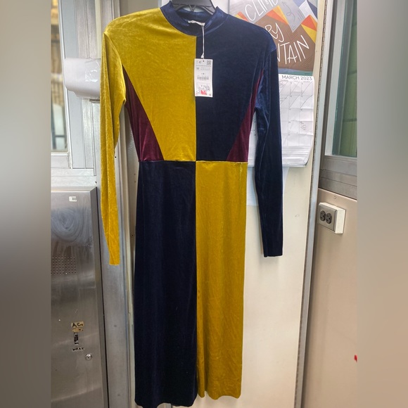 Zara | Dresses | Nwt Zara Color Block Velvet Mock Neck Midi Dress ...